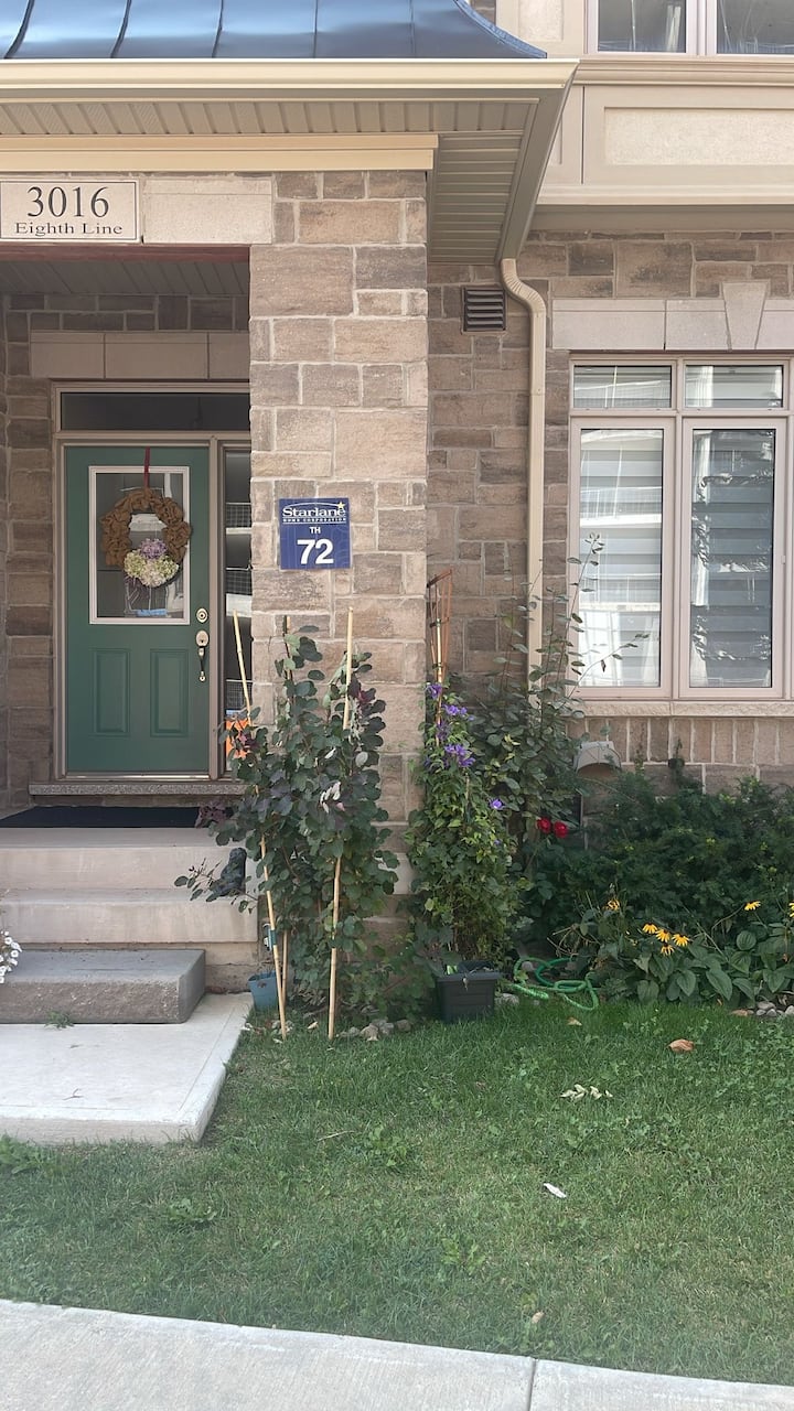 Private And Cozy Room + Bathroom - Oakville