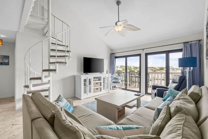 Waterfront Condo Nearby Beach Boat Slip Sleeps 12! - Orange Beach, AL