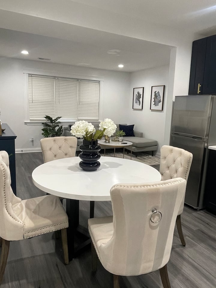 Cozy 2 Bedroom Blue Apartment! Near Downtown - Bedford, PA