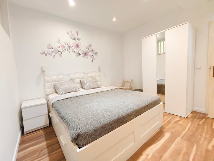 Accomodation Close To Airport & Metro - Lisbon Portela Airport (LIS)