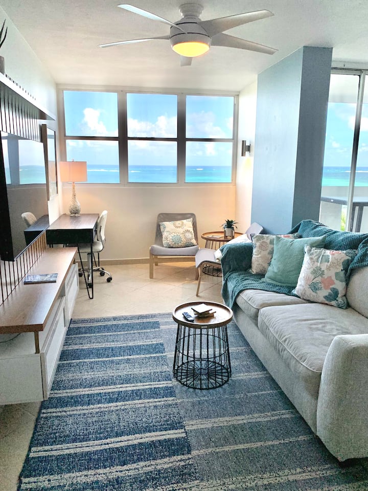 Beachfront Oceanview 2-suite Condo Balcony Parking - San Juan