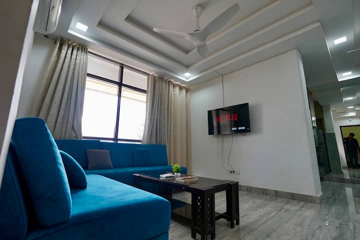 The Cozy Comfort | Near Taj | 2br By Homeyhuts - Agra