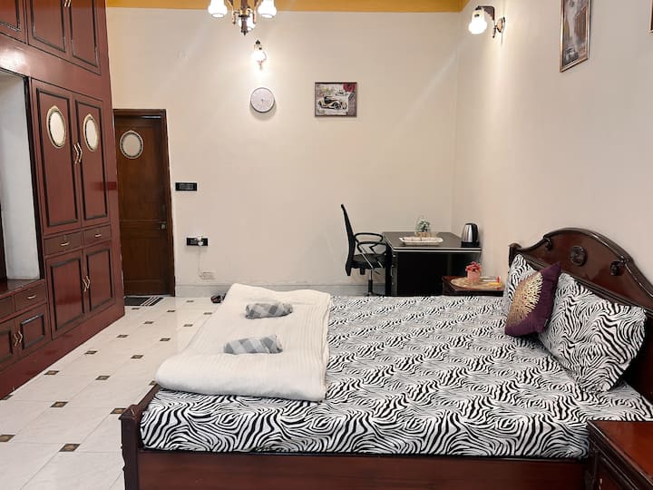 Beautiful Spacious Room Wi-fi Ac - Bhopal