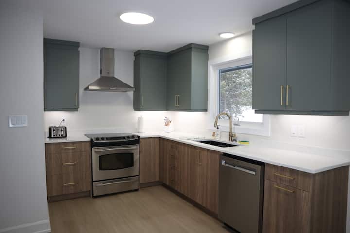 Private Lake House Near Hospital - Greater Sudbury