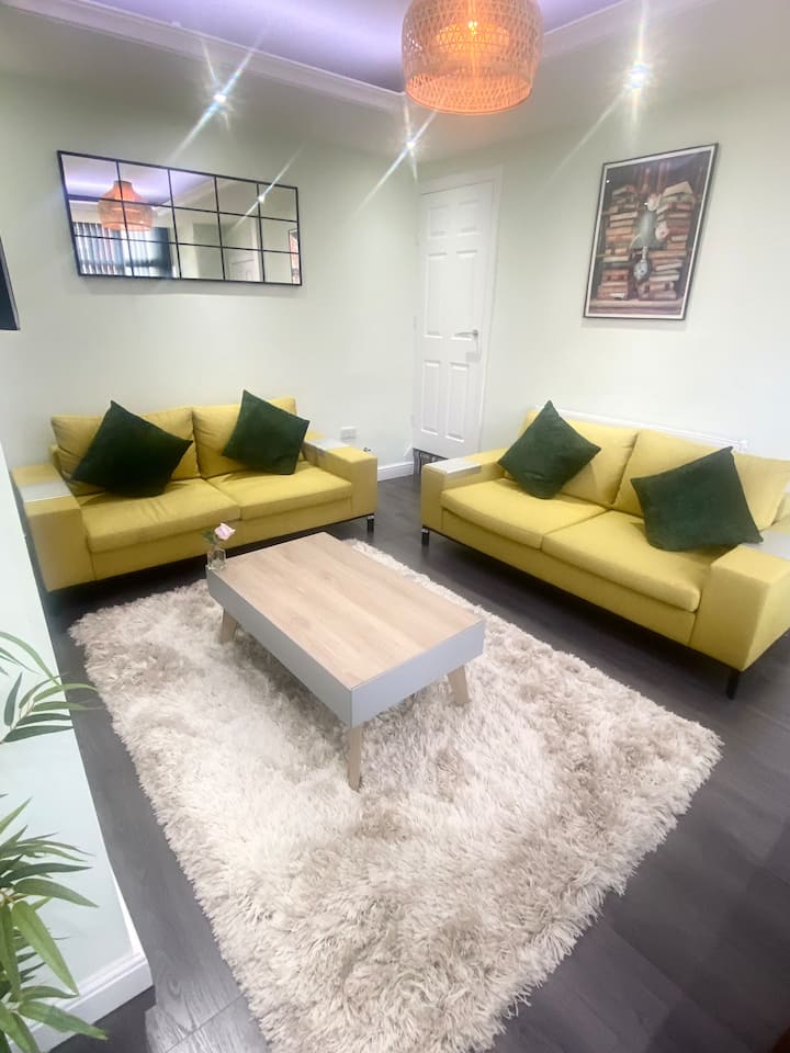 *St James Residence -  4 Bedroom, 2 Bathroom* - Leeds