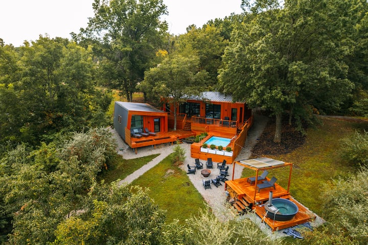 Off-grid Luxury Lake Cabin W/ Pool+hot Tub - Pleasanton, KS