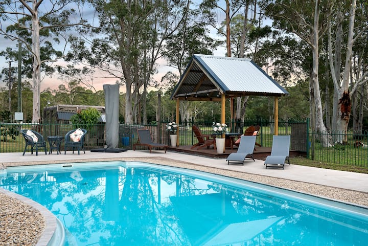 Private Country Escape With Tennis Court & Pool - Stroud