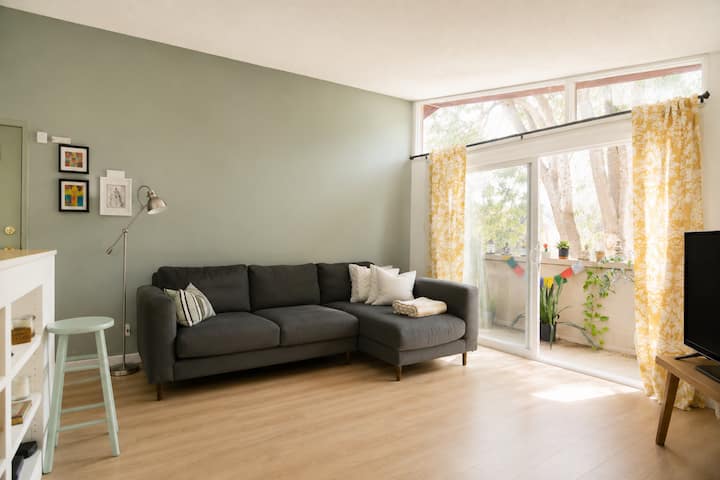 Zen Bungalow | Pool, Parking, King Bed, Balcony - Moorpark, CA