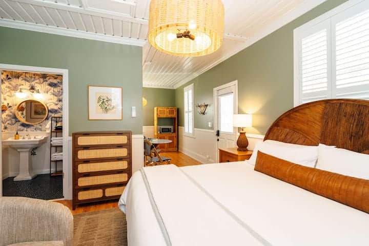 Swank Suites + Private Porch Patio - Ashland, OR