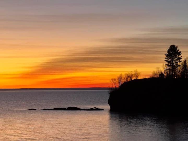 Water's Edge! Direct Lake Access - Two Harbors, MN