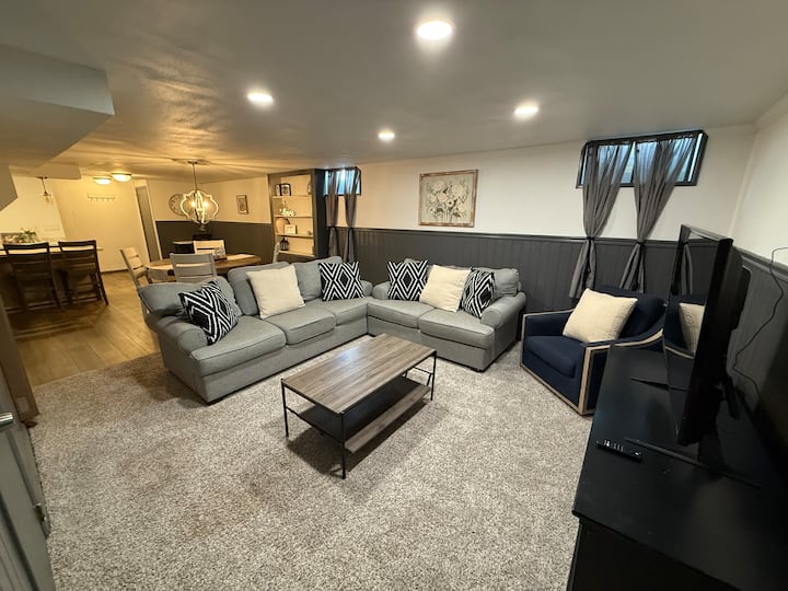 2br Cozy Basement Suite With Garage Parking - Colorado