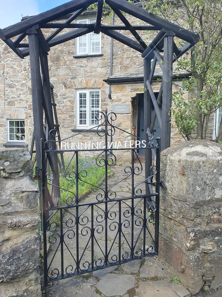 A Quirky Cottage By A Stream. - Tavistock