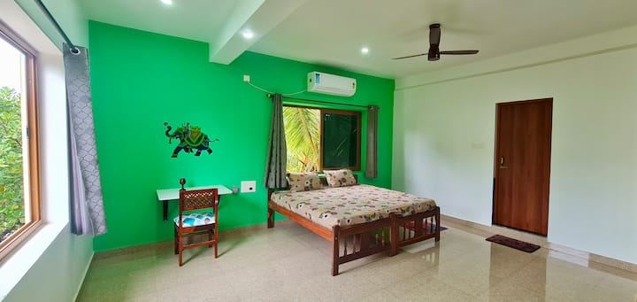 Ac Room Overlooking Garden In A Villa - Goa