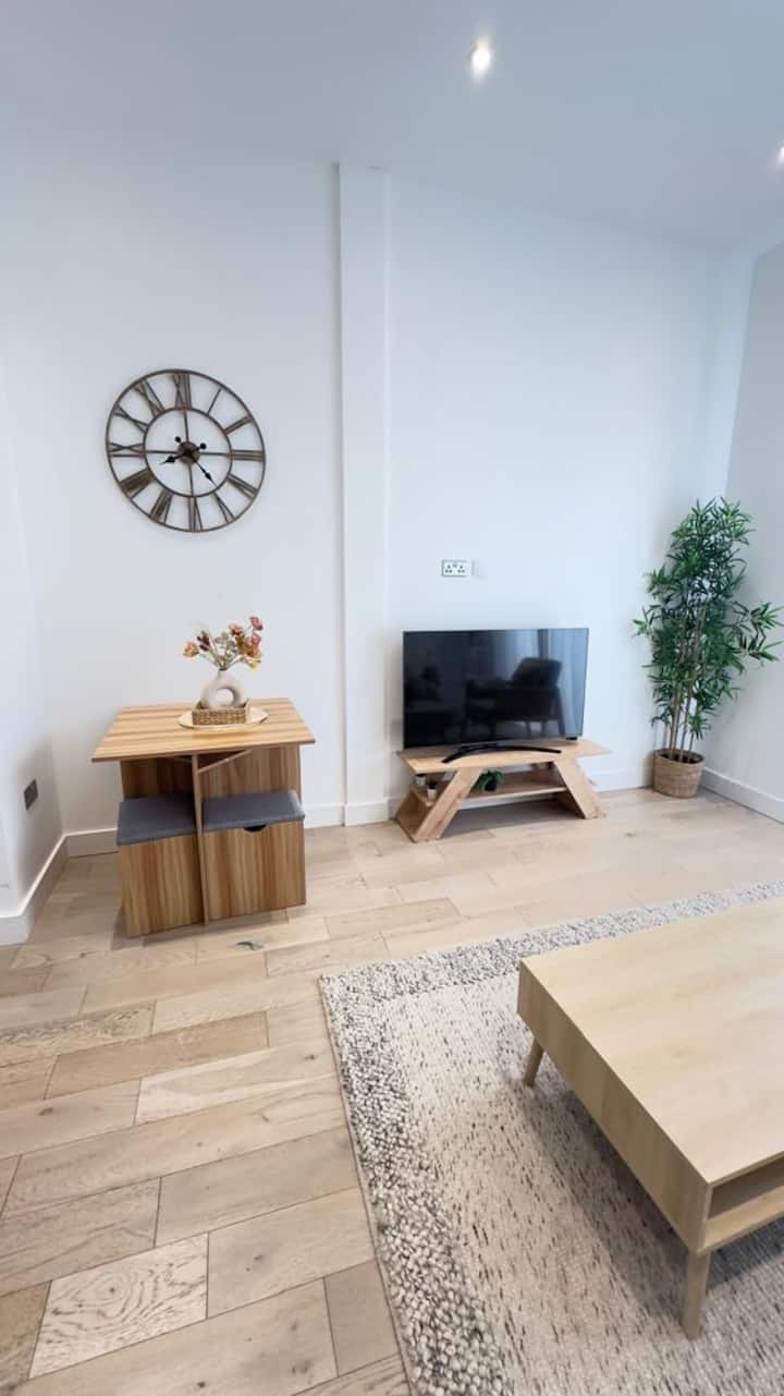Modern And Homely 2bed In Sutton - Epsom