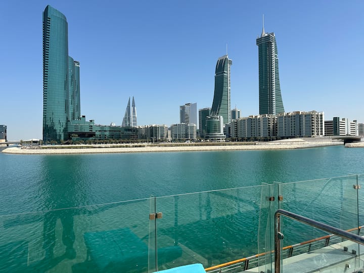 Extremely Luxurious Three Bedroom Apartment. - Manama