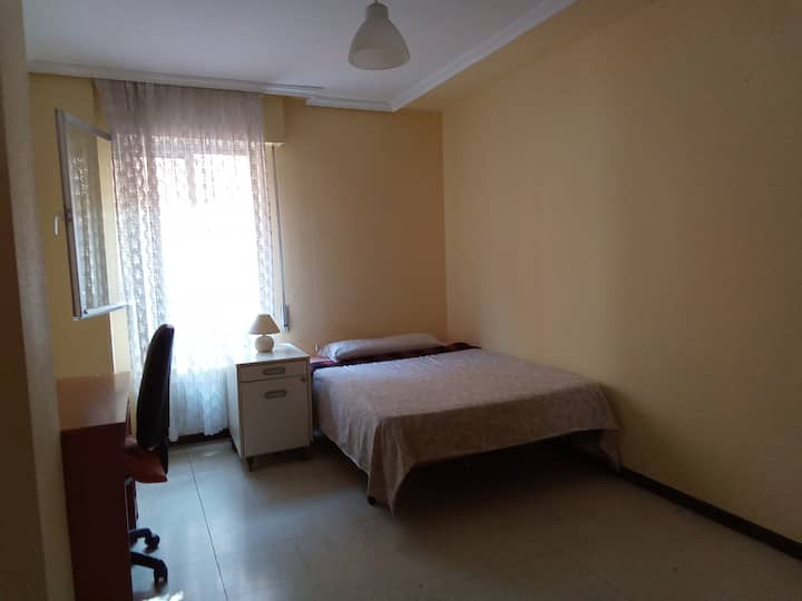 Habitación Amplia Con Baño Privado - Valladolid, España