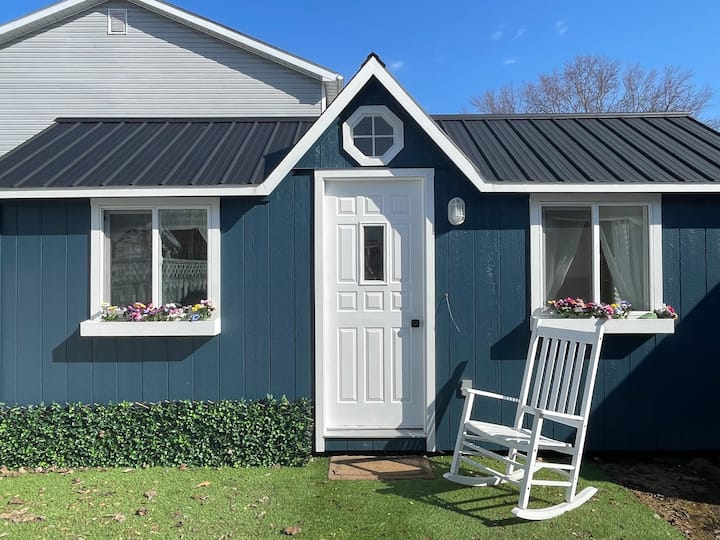 Annie’s Mini Beach Airbnb - Midland