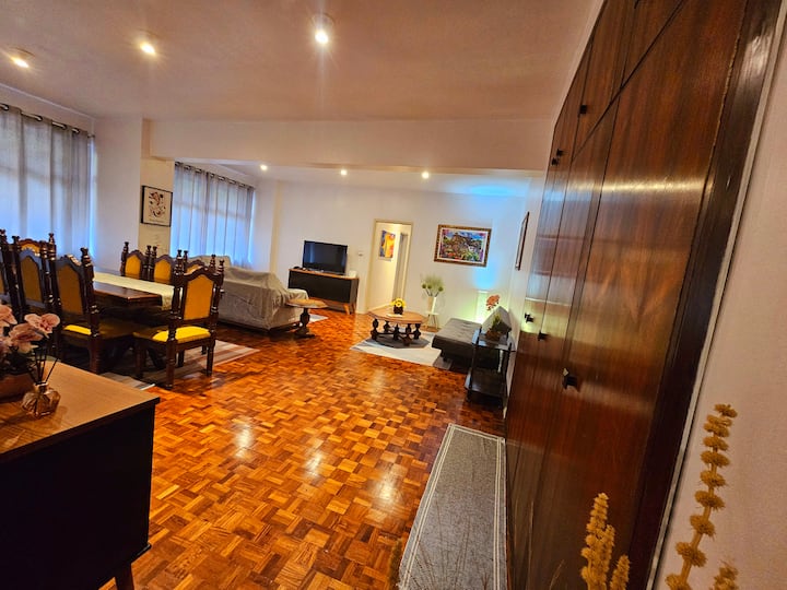 Apto 240m² Bem No Centro/sta. Casa 200m C/gar Wifi - Porto Alegre