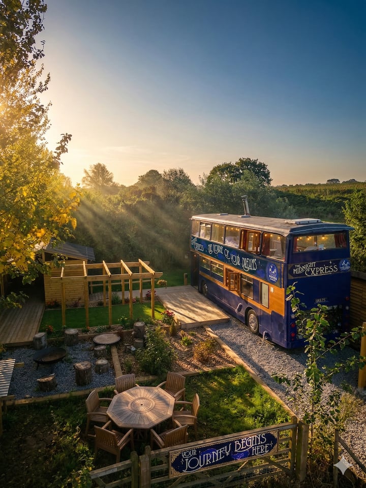The Midnight Express; Magical Bus, Hot Tub+ Views! - Kent