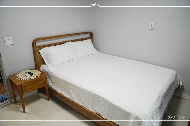 가호-침대 (2인실) / 24년8월 전 객실 신축 리모델링 - Mokpo-si