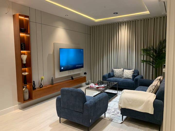 غرفة وصاله فندقية فاخرة بالصحافه دخول ذكي - Riad