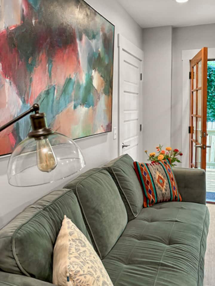 Downtown Retreat • Private Yard + Parking - Asheville, NC