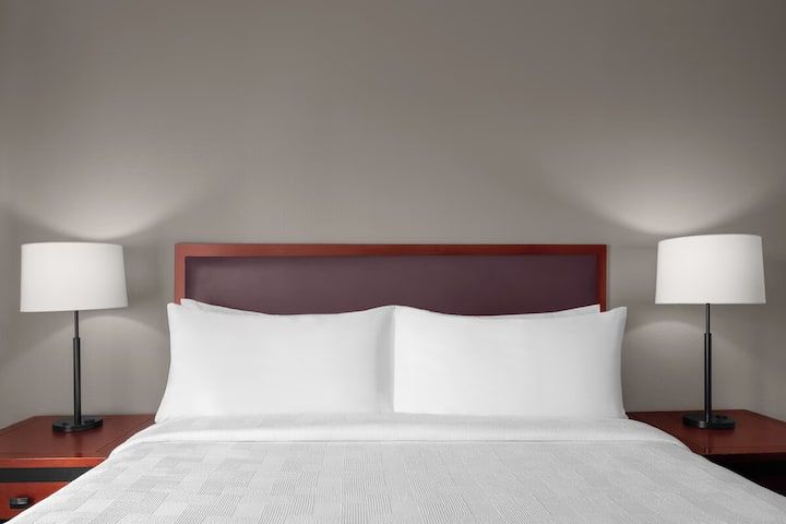 Comfy Suite W/ Full Kitchen & Fresh Cookies Daily - Los Gatos, CA