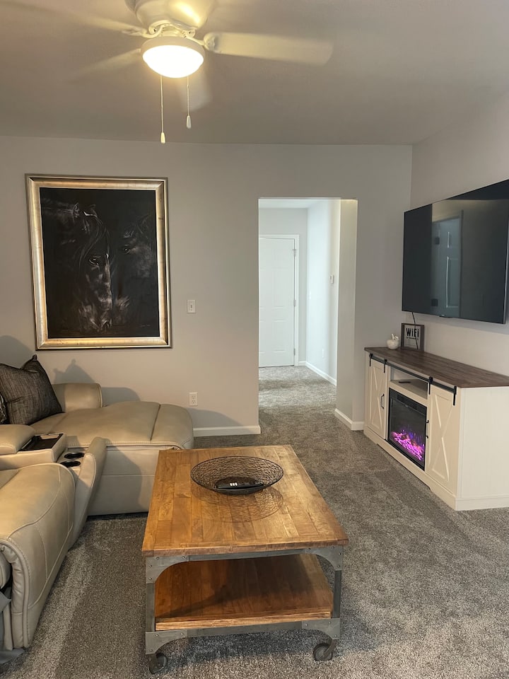 Remodeled Upper With Balcony! - 拉辛