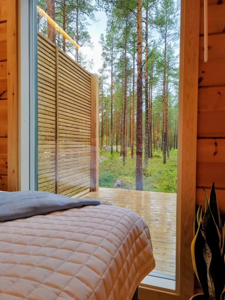 Small Log Cabin With Forest View - Suomi