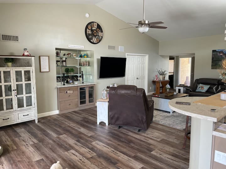 Relaxing Golfers, Paradise - Mesa, AZ