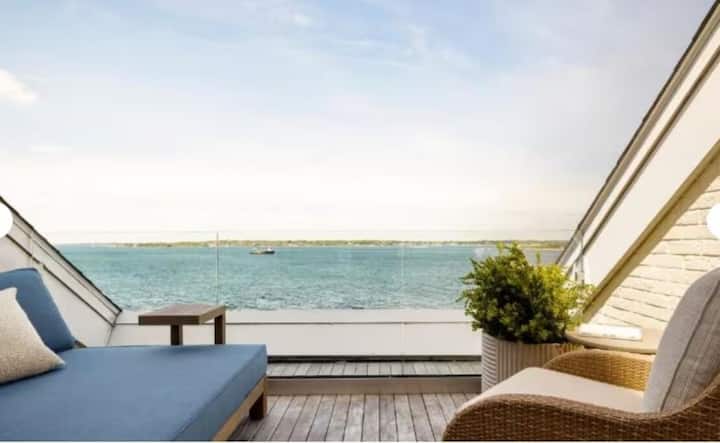 Idyllic Waterview Room | Short Stroll To Downtown - Jamestown, RI