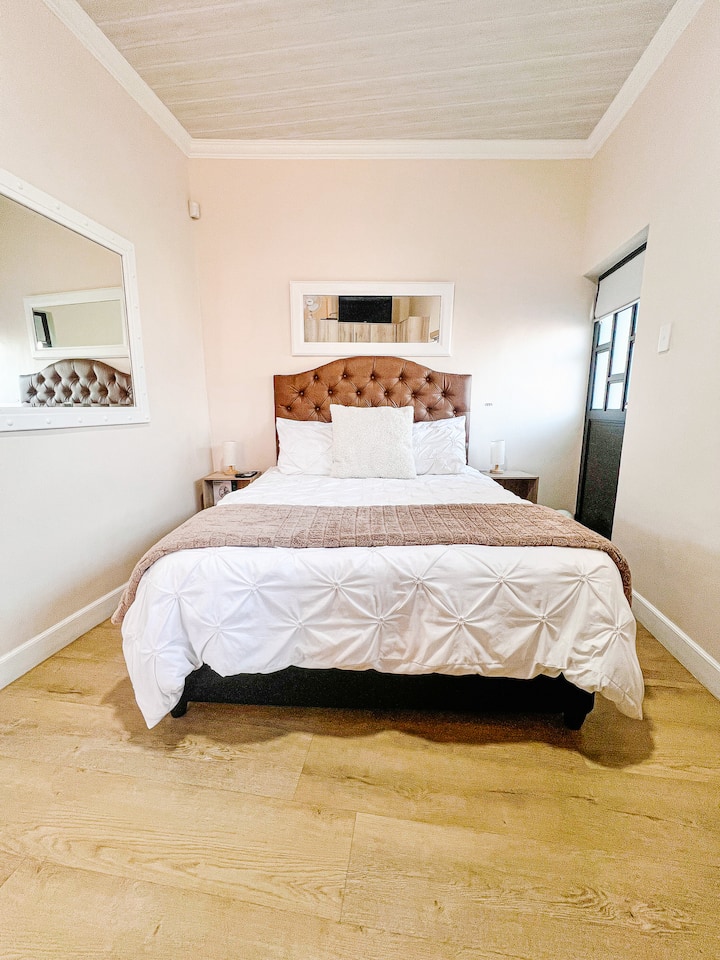 Lion Studio. Welgelegen. Northernsuburbs Cape Town - Goodwood