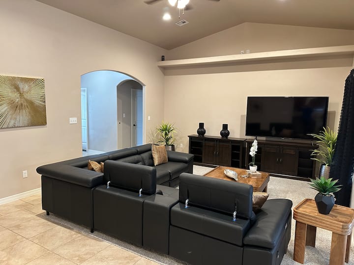 Casa Selman
4 Bedroom Spacious Home - Carlsbad, NM