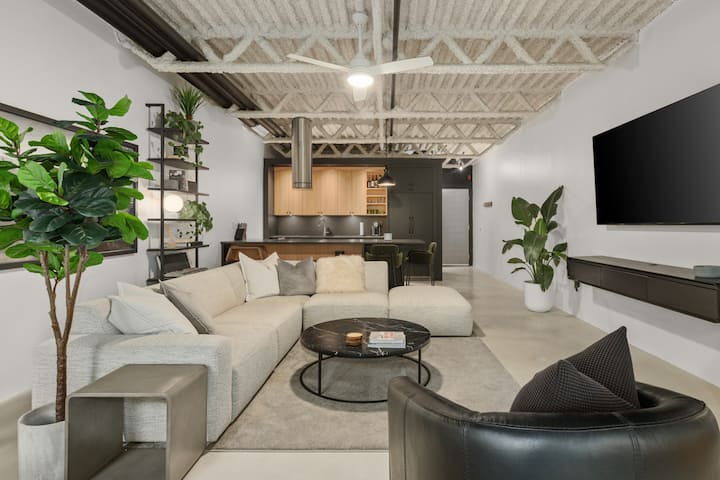 Trendy Mt. Pleasant Loft | Pet Friendly + Parking - Canada