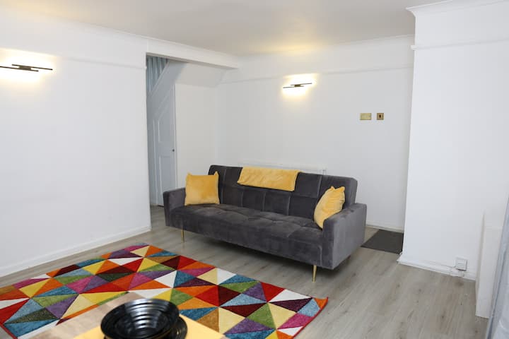 Becontree Retreat • Long Stay Home - Ilford