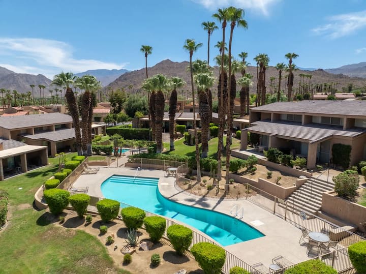 Country Club Condo W/ Pool & Spa - Palm Desert, CA