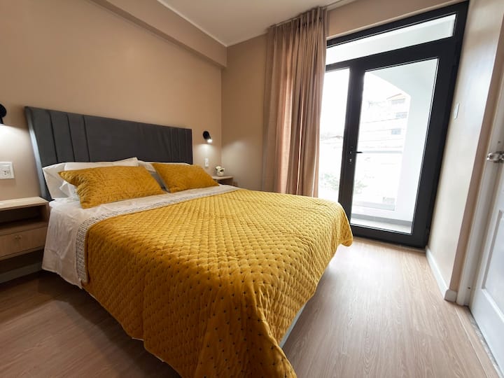 Two Queen Beds + Twin Beds, Balconies And View - Huaraz
