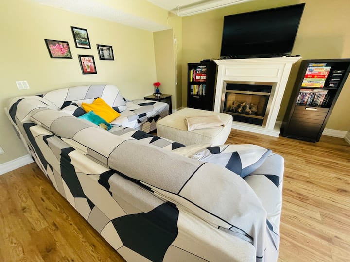 Private Walk Out Basement Suite With Pond Views - Okotoks