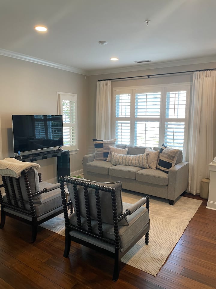 Bed & Bath On Private Floor In Convenient Location - Charlotte, NC