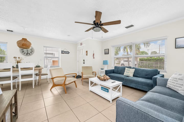 Charming West Palm Beach Retreat - West Palm Beach, FL