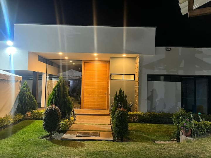 Casa En Mira Con Piscina - Carchi