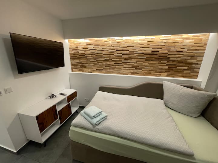 Aviator Guesthouse Am Airport - Premium Room - Strausberg