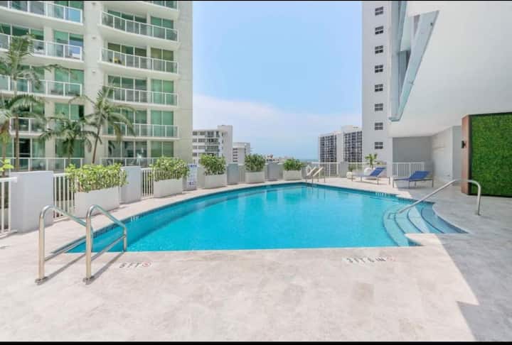 Stunning Balcony Views Of Biscayne Bay In Brickell - Miami