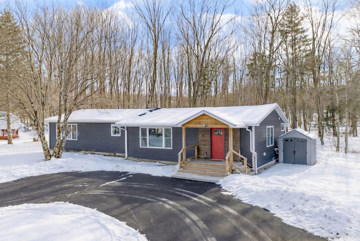 Catskills Getaway With All Modern Comforts - Kerhonkson, NY