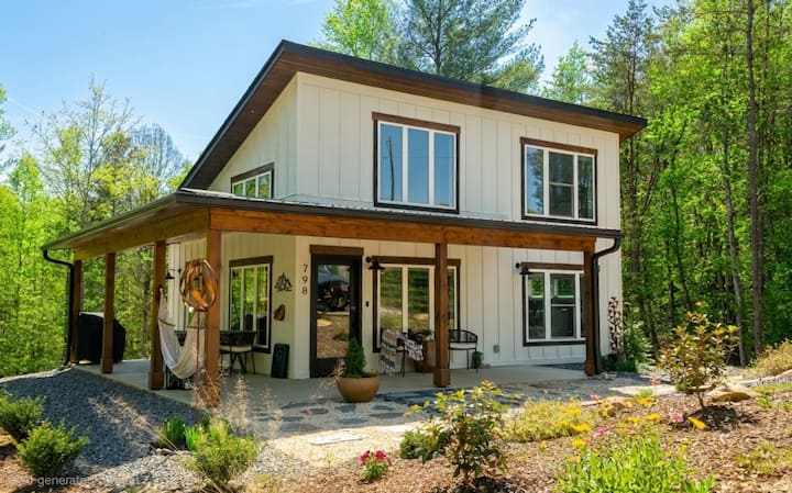 Private Waterfront Cabin With Mountain Vibes - North Carolina