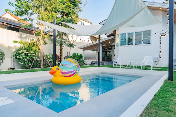 Springday House, Pool Villa With A Huge Garden - Chiang Mai