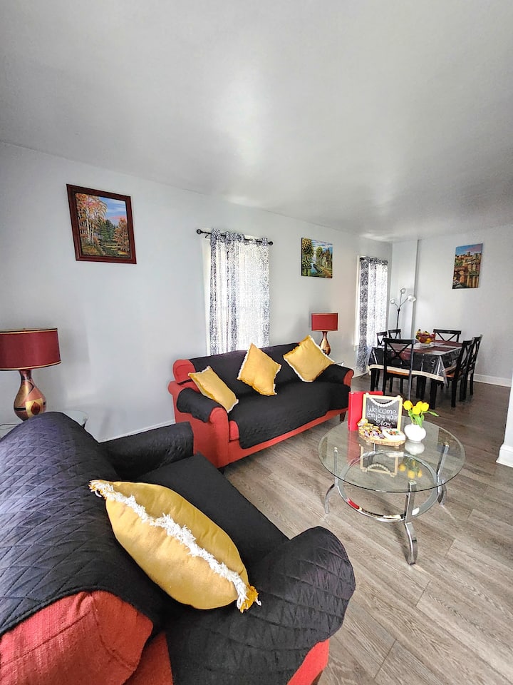 Renovated 2 Story House In Elgin - Elgin, IL