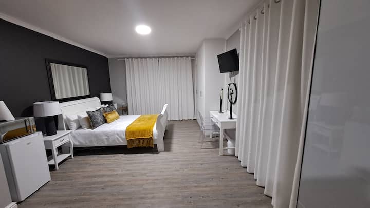 Enchanted Guest's - Oudtshoorn