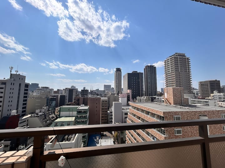 天空之城 F1303
距離長堀橋出口步行4分鐘，設施配套齊全，高樓層安靜，心齋橋等商圈徒步到達 - Osaka
