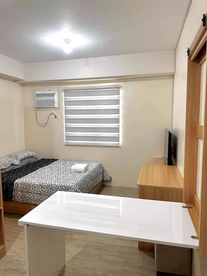 Condo Near Mactan Airport W/ Wifi, Pool, Netflix - Mandaue City